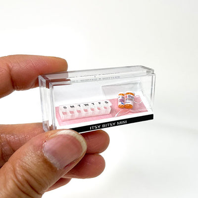 Designer dollhouse wallpaper & miniature accessories | Itsy Bitsy